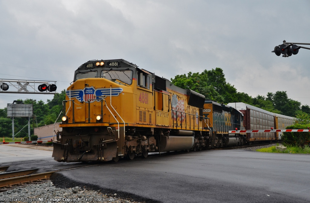 UP 4881 at Arlington St.